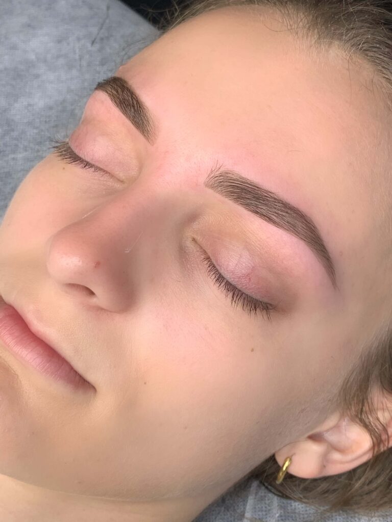 Professional Eyebrows • Astise